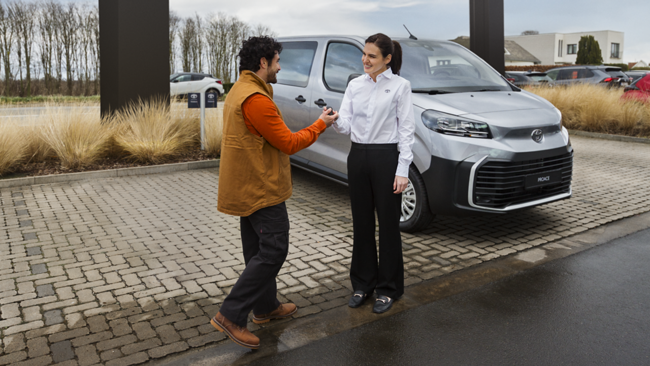 Proace Max | Electric or Diesel Large Van | Toyota UK