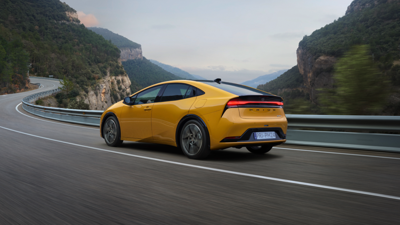 New Prius Plug-in | Plug-in Hybrid | Toyota UK