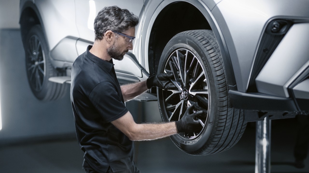 Commercial Vehicles | Vans & Pick-Ups | Toyota UK