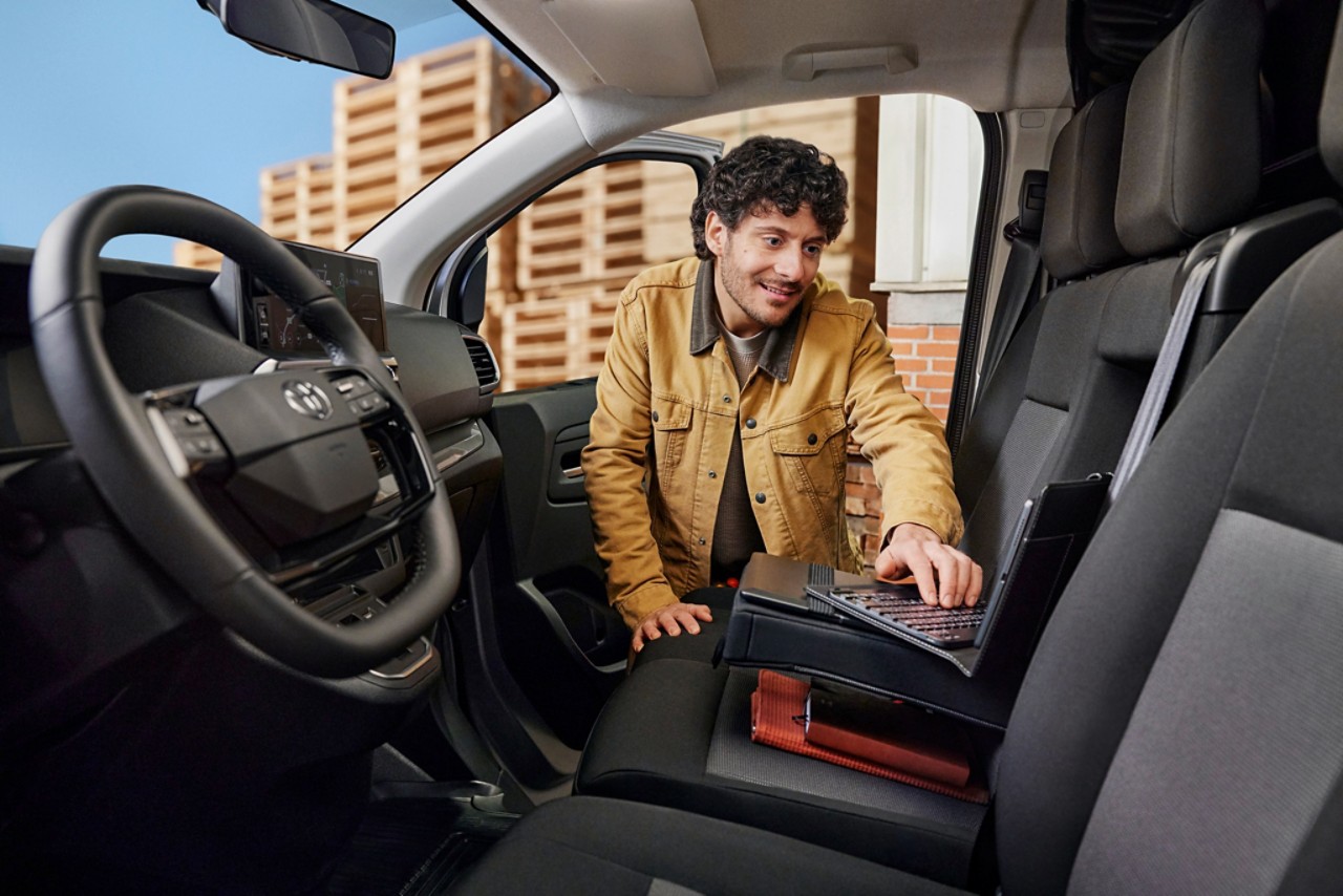 Proace | Electric or Diesel Medium Van | Toyota UK